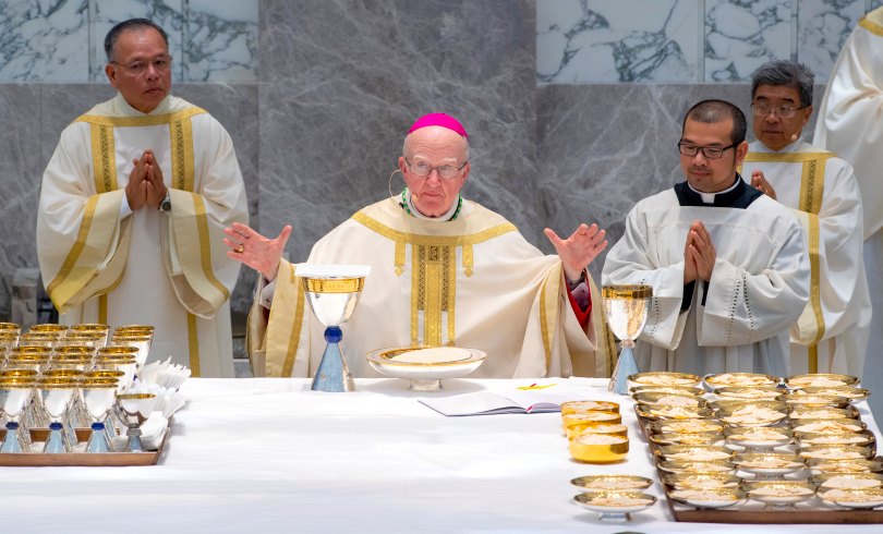 Altar Trays: The New Liturgical Abuse? - PrayTellBlog