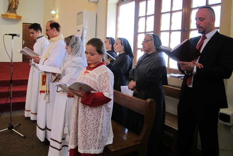 Lectors and Acolytes — we need to reflect first - Home